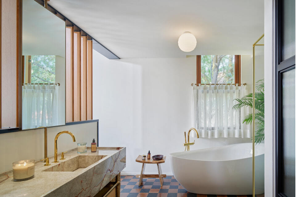 How to decorate with designer ceiling lamps