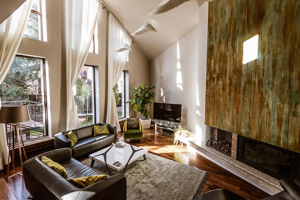 3 aspects to consider on how to light a room with a high ceiling