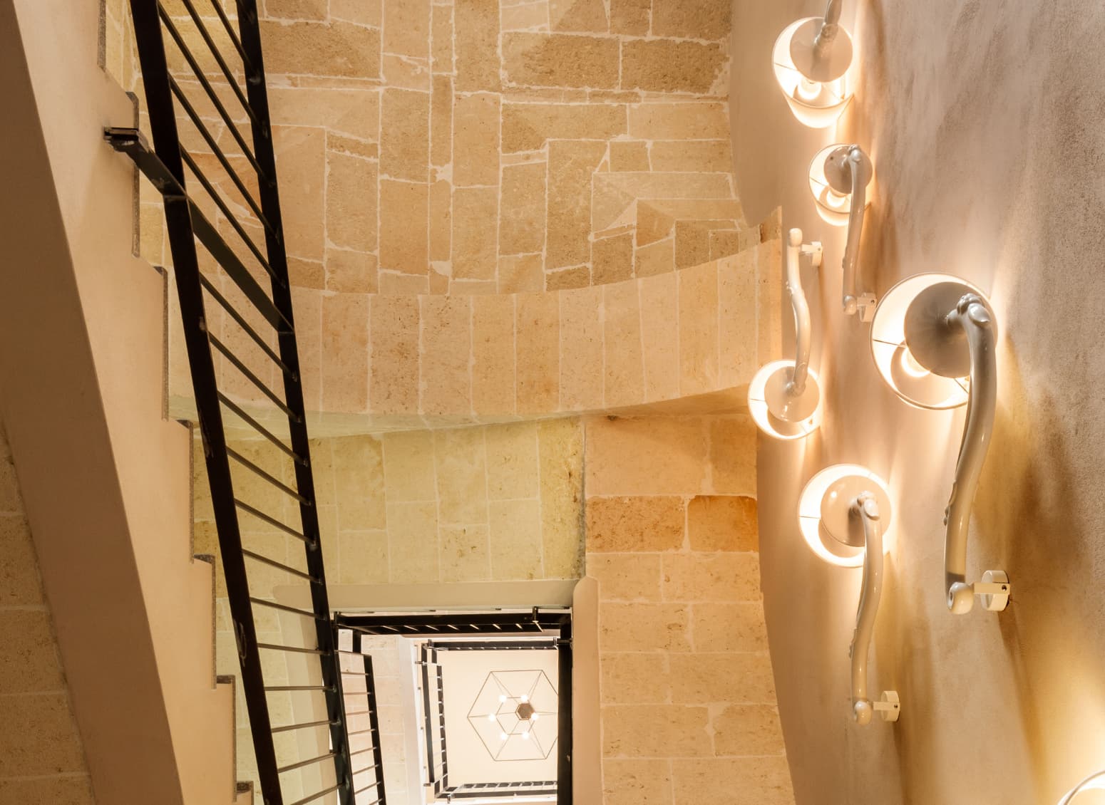 How to light a hallway: ideas and tips